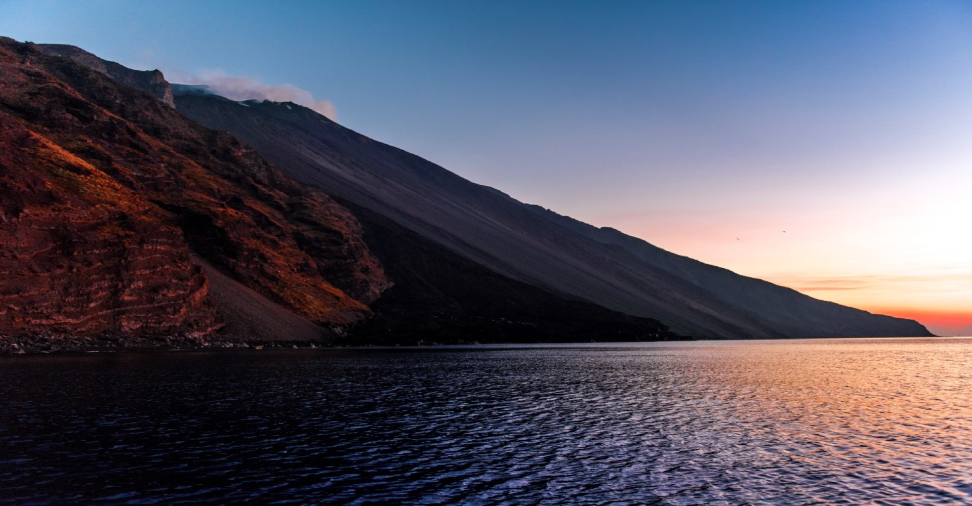 stromboli eruption - mount stromboli - vulcano stromboli - stromboli v